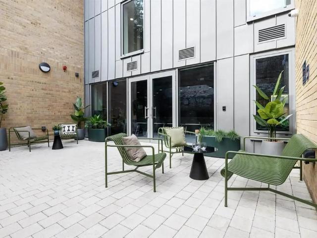 Stanley Place, Edinburgh EH7 Studio to rent £1,408 pcm £325 pw