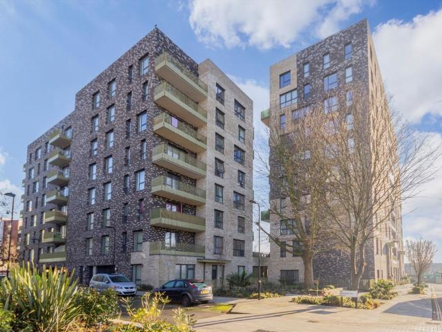 Stanley Road, Acton W3, 2 bed flat to rent, £2,700 pcm | PrimeLocation