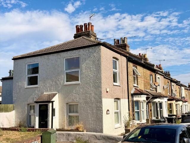 Stanley Road, Gravesend DA11, 3 bed end terrace house to rent, £1,600 pcm | PrimeLocation