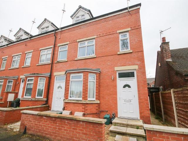 Stanley Road, Eccles M30, 3 bed flat to rent, £1,050 pcm | PrimeLocation