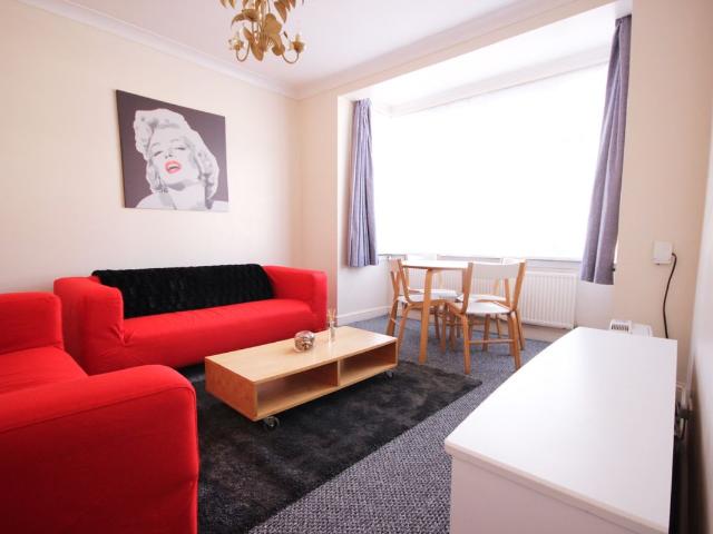 Stanley Road, Hounslow, Middlesex TW3, 2 bed flat to rent, £1,750 pcm | PrimeLocation
