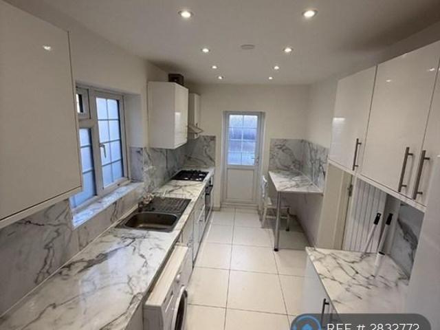 Stanley Road, Harrow, HA2 3 bed semi detached house to rent £2,750 pcm £635 pw
