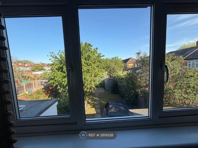 Stanley Road, Mitcham CR4, Room to rent, £950 pcm | PrimeLocation