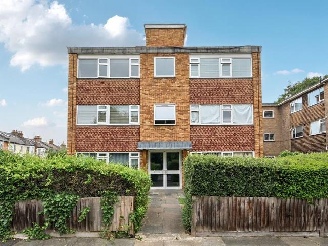 Stanley Road, Wimbledon, London, SW19 1 bed property to rent £1,850 pcm £427 pw