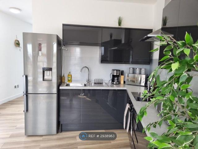 Stanley Road, Teddington TW11, Room to rent, £1,050 pcm | PrimeLocation
