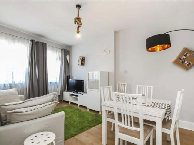 Stanley Road, Teddington TW11 1 bed flat to rent £1,550 pcm £358 pw