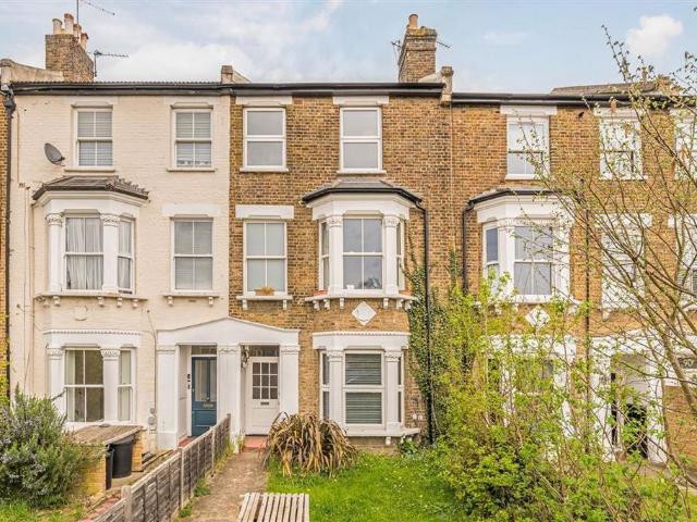 Stanley Road, Teddington TW11 2 bed flat to rent £2,195 pcm £507 pw