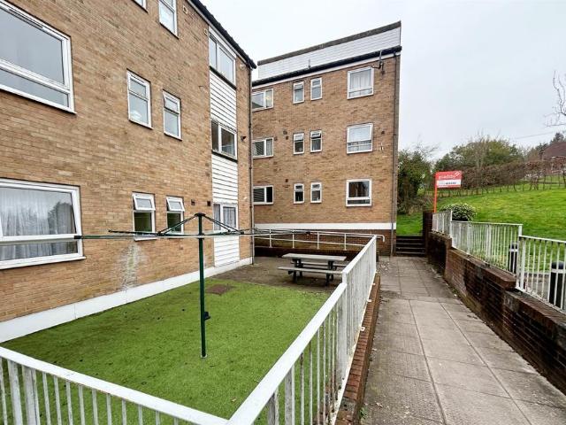 Stanmore 4 bed flat to rent £1,900 pcm £438 pw