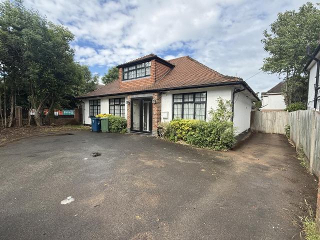 Stanmore, HA7 4 bed detached house to rent £3,500 pcm £808 pw