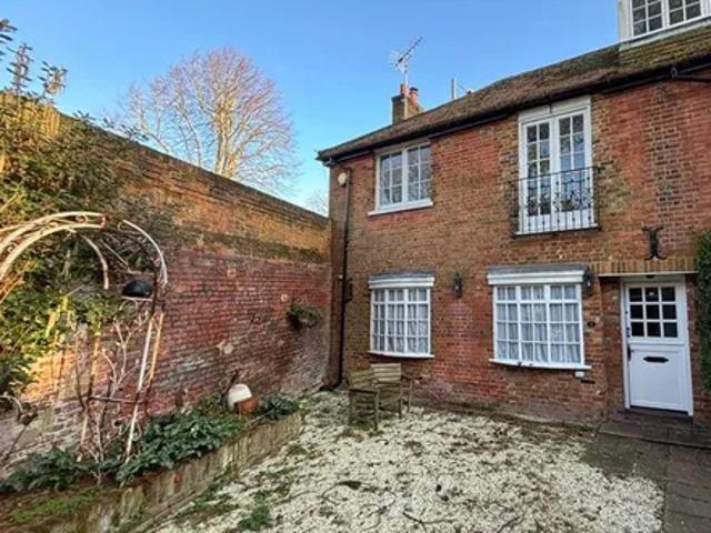 Stanmore Hill, London, HA7 4JX, United Kingdom | 3 bed house for rent #140397551 | Rentberry