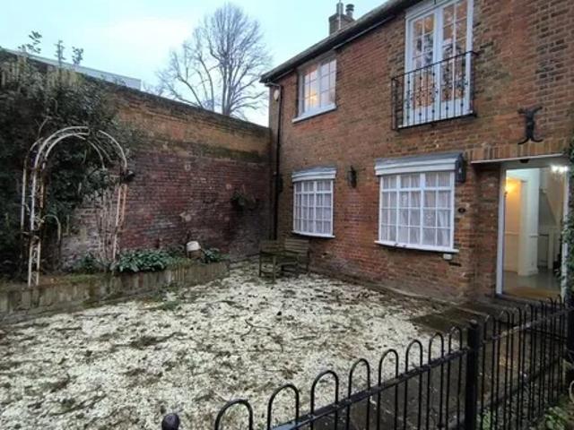 Stanmore Hill, London, HA7 4JX, United Kingdom | 3 bed house for rent #140398969 | Rentberry