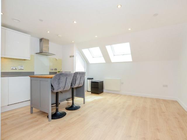 Stanmore Hill, Stanmore HA7, 1 bed flat to rent, £1,525 pcm | PrimeLocation