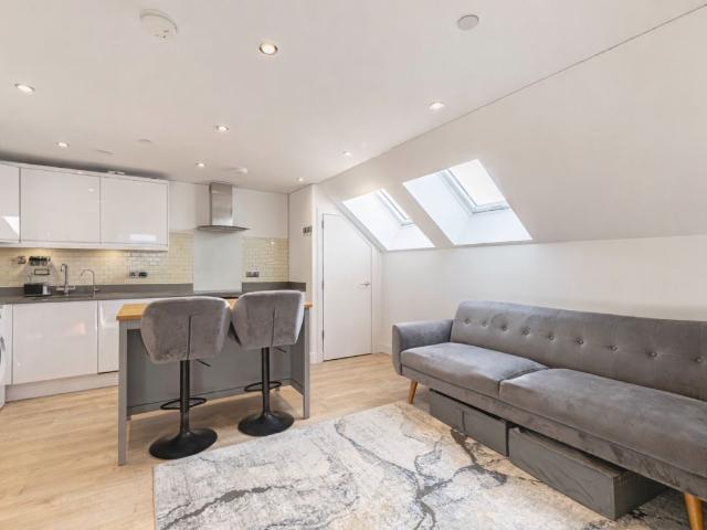 Stanmore Hill, Stanmore HA7, 1 bed flat to rent, £1,525 pcm | PrimeLocation