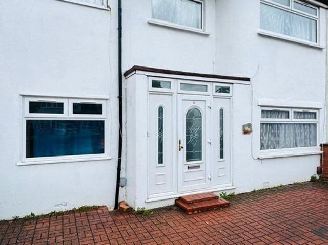 Stanmore, London HA7, 4 bed detached house to rent, £2,650 pcm | PrimeLocation