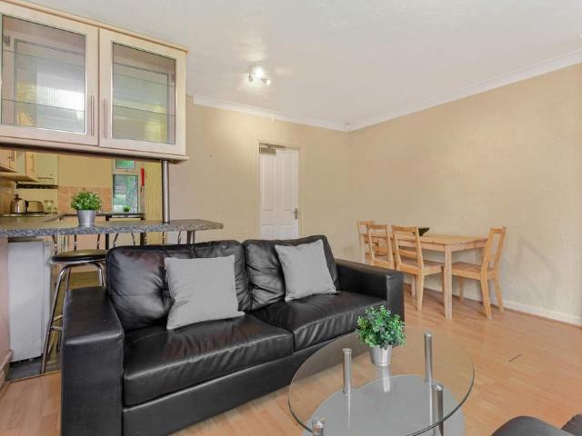 STANMORE MOUNT, Leeds 4 bed house to rent £2,080 pcm £480 pw