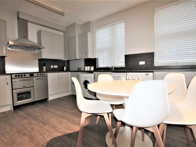 STANMORE PLACE, Leeds 6 bed house to rent £3,250 pcm £750 pw