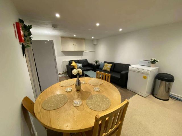 Stanmer Villas Room 6