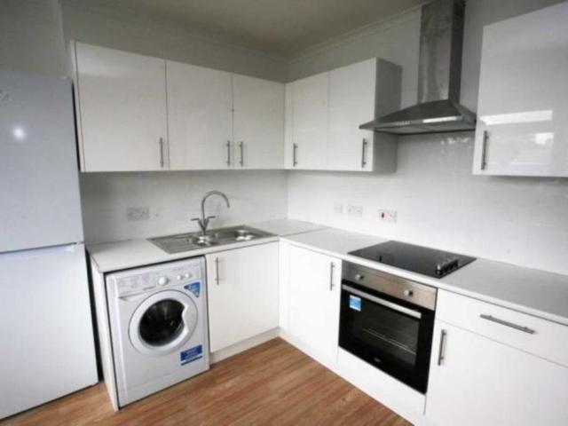 Stanswood Gardens, London, SE5 3 bed flat to rent £2,800 pcm £646 pw