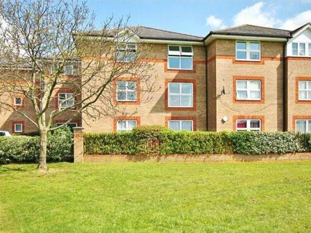 Stanwell, Douglas Road, Staines upon thames, 2 Bedroom Apartment