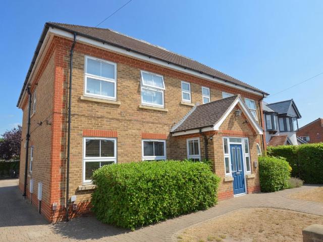 Stanwell Road, Ashford TW15, 2 bed flat to rent, £1,750 pcm | PrimeLocation