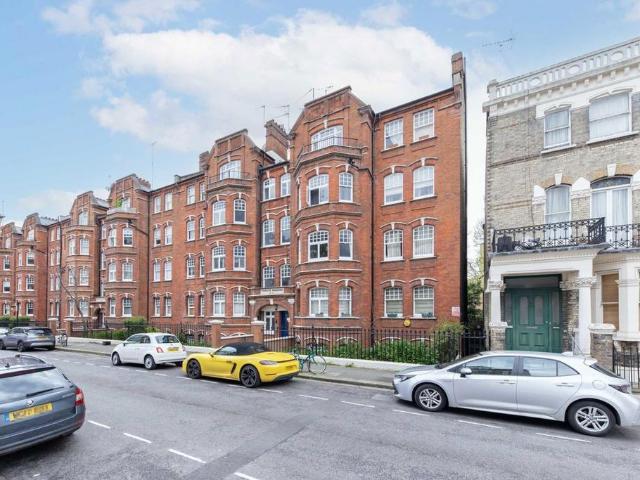 Stanwick Road, London W14 3 bed flat to rent £3,700 pcm £854 pw