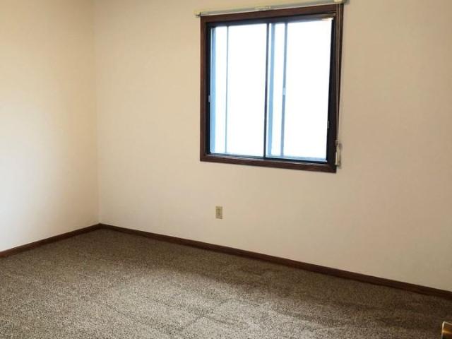 Stanton Apartments 2 Bedroom Apartment for Rent at 2200 Stanton Ave, Des Moines, IA 50321 Southwestern Hills