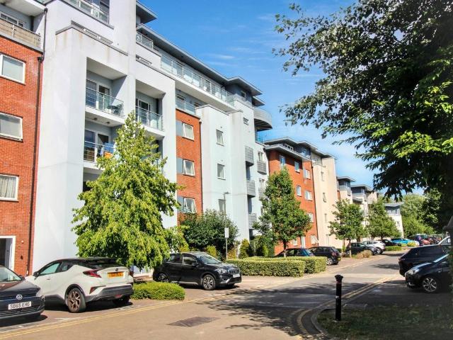 Stanton House Coxhill Way, Aylesbury HP21, 1 bed flat to rent, £1,100 pcm | PrimeLocation