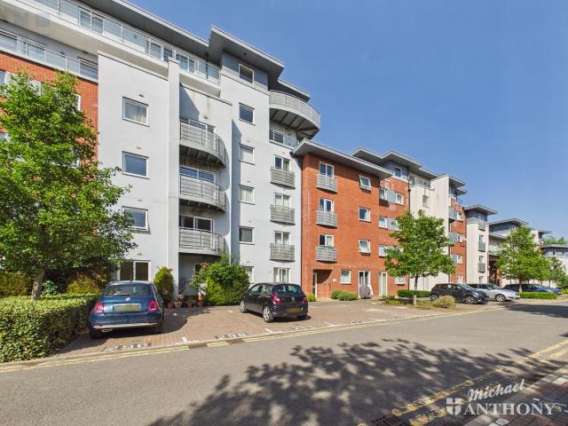 Stanton House, Coxhill Way HP21, 1 bed flat to rent, £1,000 pcm | PrimeLocation