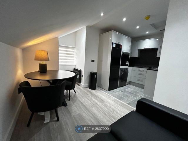 Stanton Road, Croydon CR0, 3 bed flat to rent, £1,700 pcm | PrimeLocation