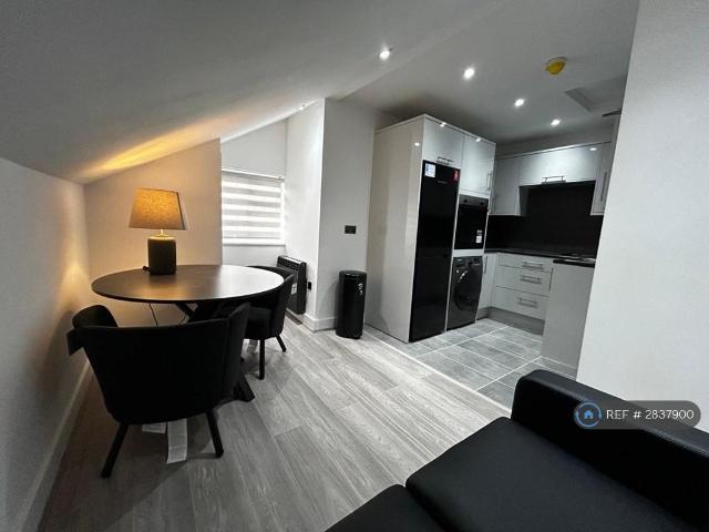 Stanton Road, Croydon, CR0 3 bed flat to rent £1,700 pcm £392 pw