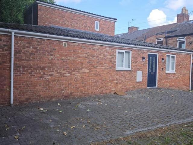 Stanton Road, Mossley Hill. 7 bed house share to rent £3,640 pcm £840 pw