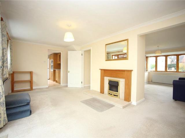 Stantons Drive, Swindon Village. 4 bed detached house to rent £1,995 pcm £460 pw