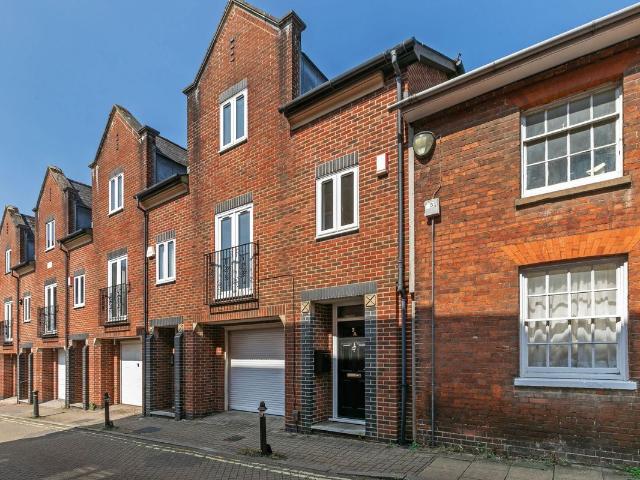 Staple Gardens, Winchester SO23, 2 bed town house to rent, £2,250 pcm | PrimeLocation