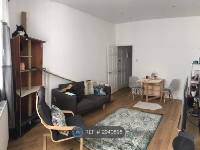 Staple Hill Road, Bristol BS16, 2 bed flat to rent, £1,350 pcm | PrimeLocation