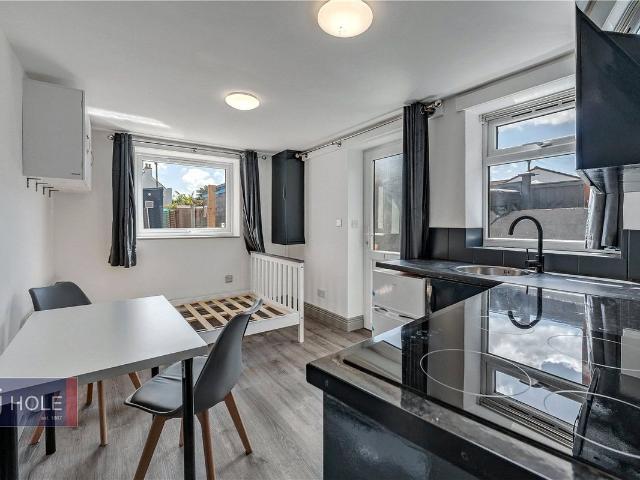 Staple Hill Road, Bristol, Somerset BS16, Studio to rent, £695 pcm | PrimeLocation