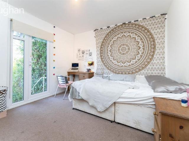 Staplefield Drive, East Sussex BN2 5 bed semi detached house to rent £2,925 pcm £675 pw