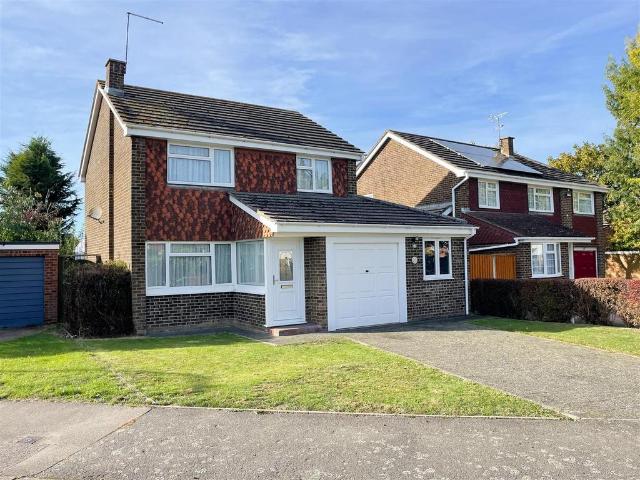 Staplehurst, Kent 4 bed detached house to rent £1,900 pcm £438 pw