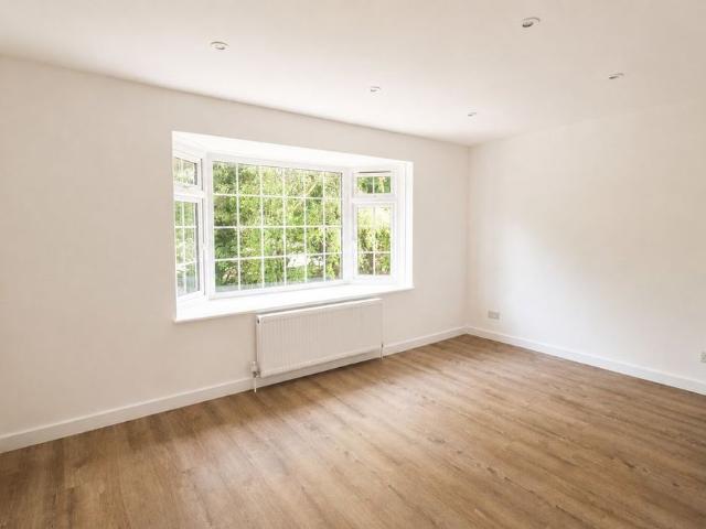 Staplers Court, Penenden Heath, Maidstone