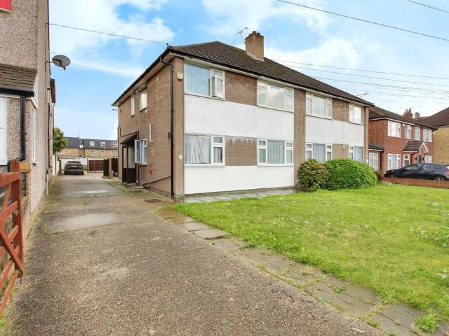 Star Road, Uxbridge UB10 2 bed maisonette to rent £1,650 pcm £381 pw