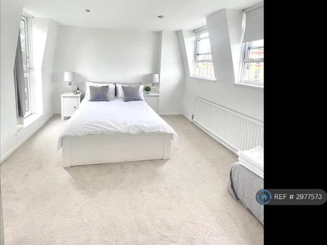 Starcross Street, London, NW1 3 bed maisonette to rent £4,750 pcm £1,096 pw