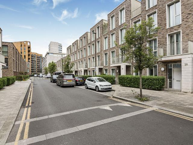 Starboard Way, Royal Wharf E16, 4 bed town house to rent, £3,950 pcm | PrimeLocation