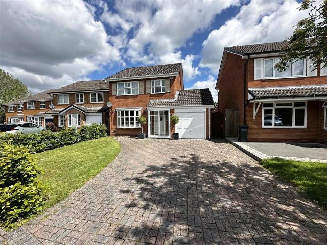 Starbold Crescent, Solihull B93 3 bed detached house to rent £2,100 pcm £485 pw