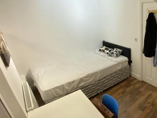 Stars Barbers, 33 Denmark Hill, Denmark Hill, London, SE5 8RS, United Kingdom | Room for rent #48421433 | Rentberry