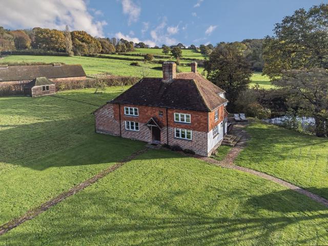 Starvecrow Lane, Peasmarsh, Rye TN31, 4 bed detached house to rent, £5,995 pcm | PrimeLocation