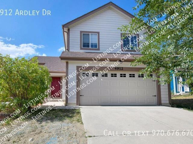 Stetson Hills Home with HUGE Yard!