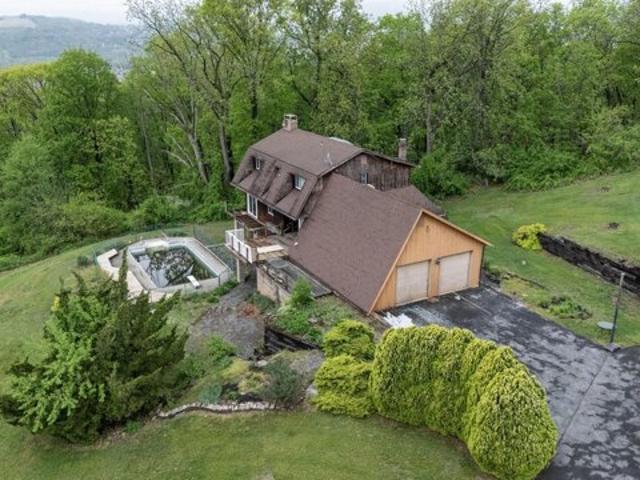 Steven Ln, Walnutport, Home For Sale