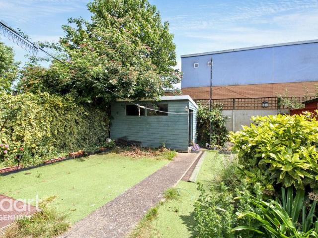 Stevens Road, Dagenham 3 bed end of terrace house to rent £2,150 pcm £496 pw