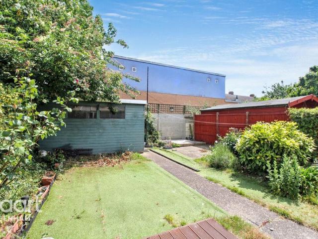 Stevens Road, Dagenham 3 bed end of terrace house to rent £2,150 pcm £496 pw