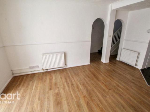 Stevens Road, Dagenham 3 bed end of terrace house to rent £2,150 pcm £496 pw
