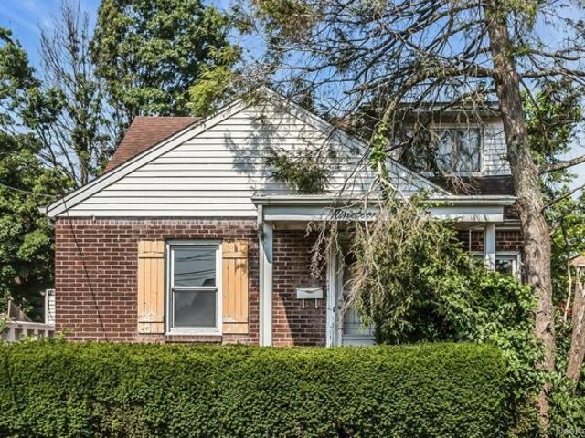 Stewart Ave, New Hyde Park, Home For Sale